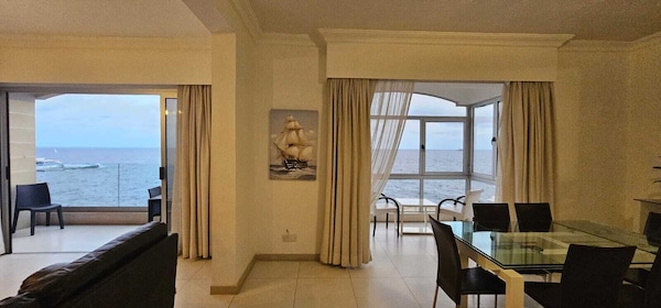 Stunning Sea View Modern Apartment - Valletta