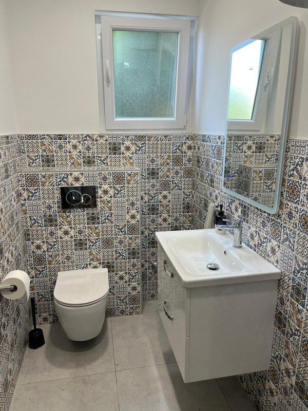 Family-friendly Apartment With 2 Bedrooms & Terraces  Walk To The Beach - Sukošan
