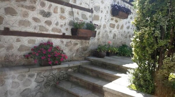 Charming 5-bedroom House In The Bosom Of Old Bansko, Quiet Cobbled Streets... - Bansko