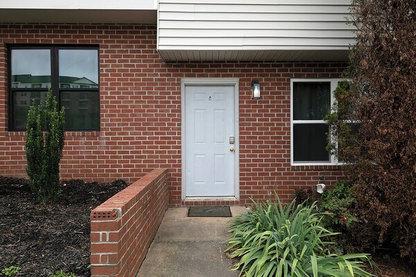 Rustic 2br Farmhouse Retreat - Flowery Branch, GA