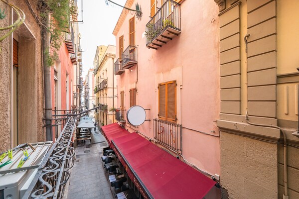 Habitación 'Yaki Domo- Platinum' Con Balcón, Wi-fi Y Aire Acondicionado - Cagliari