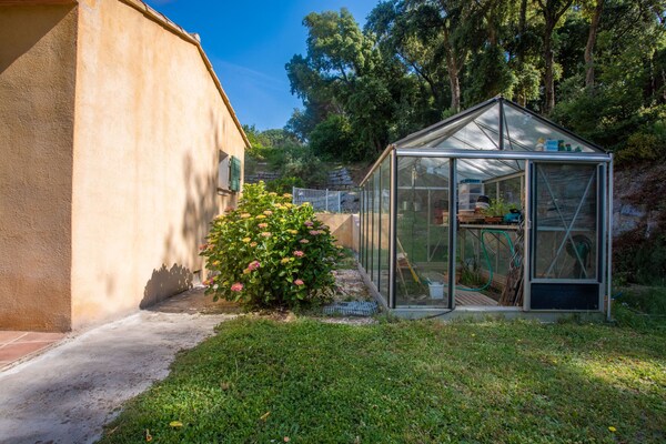 Room "Cigale" With Shared Pool, Wi-fi And Air Conditioning - Le Lavandou