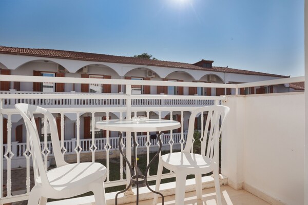 Room 'Standard  Garden View' With Mountain View, Shared Pool And Wi-fi - Zakynthos