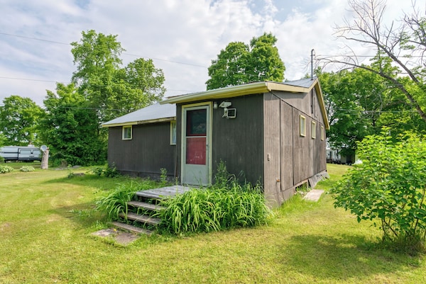 Large Group Lake Haven: 3-bed/bunks!, Sleeps 8, Full Kitchen, Ac - Kingston