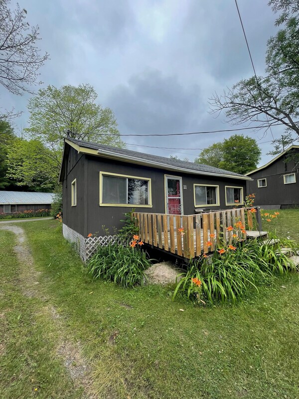 Ultimate Lake Escape: 3-bed Family Cottage With Bunks, Sleeps 8! - Kingston