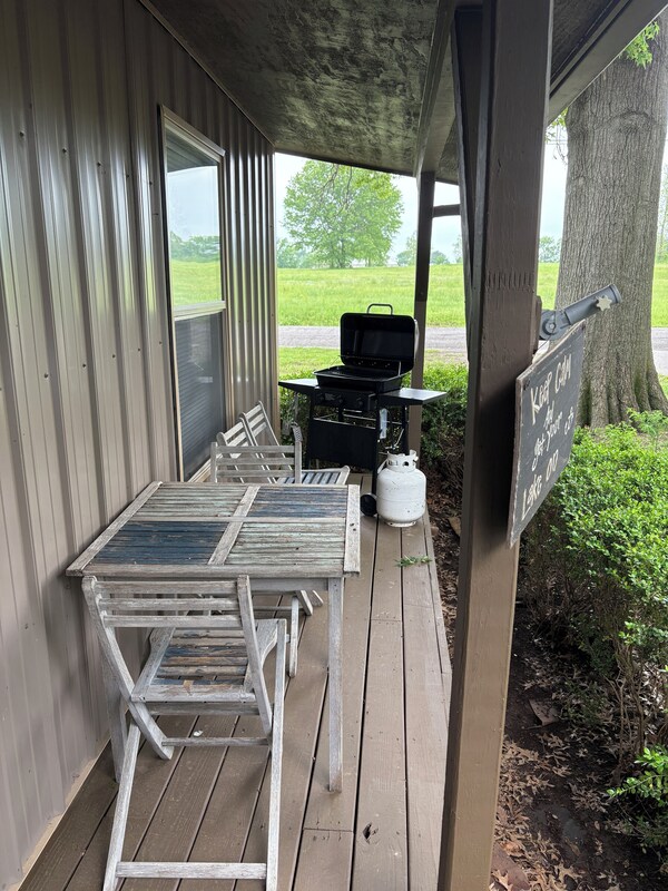 Cozy Water View Cabin On Wolf Creek With Dock Access - Perfect Getaway Spot! - Grove, OK