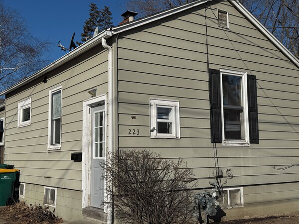 Charming 2-bedroom House With Wifi, Ac In Adorable Sycamore - Northern Illinois University, DeKalb