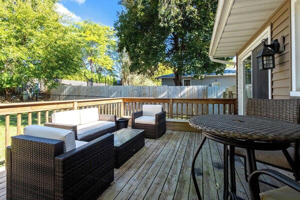 Pleasant 4-bedroom/2-bath Home In Bettendorf - Davenport, IA