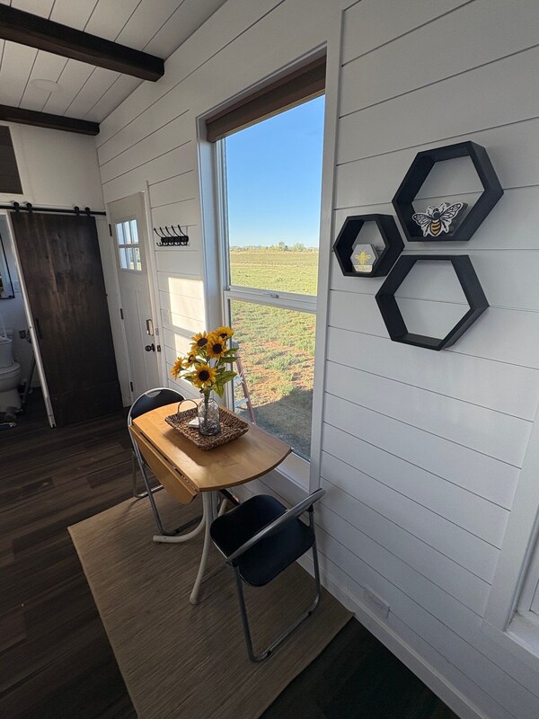 Welcome To The Bee Bus  A Cozy One-of-a-kind Tiny Home With Mountain Views - Durango, CO