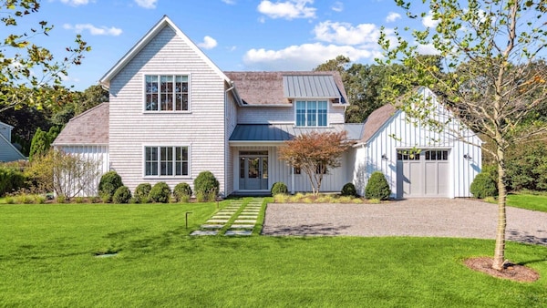 Modern East Hampton Retreat With Heated Pool, Luxe Interiors, And... - East Hampton