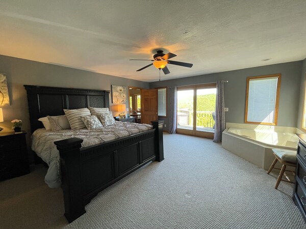 Norris Lake Front Rentals: R4 Lake View House @ Deerfield Resort - Norris Lake, TN