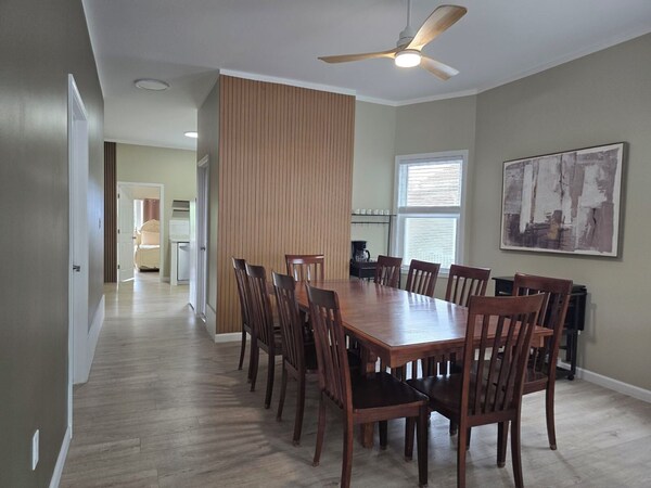 Lg Spacious 6-bedroom House, Wheelchair Accessible, Walk To The Falls And Casino - Niagara Falls, NY
