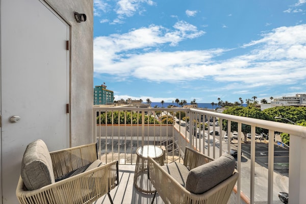 Jade Jewel Ocean View Two Blocks From The Pier - Santa Monica, CA