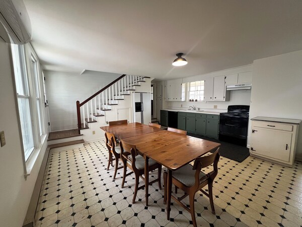 Peaceful Mountain Escape For Families  3br 2ba Farmhouse At Base Of Sharp Top - Bedford, VA