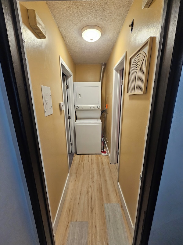 Cozy 1-bedroom Condo The New Mecca With Wifi And Ac In Charming Inglewood - Inglewood, CA