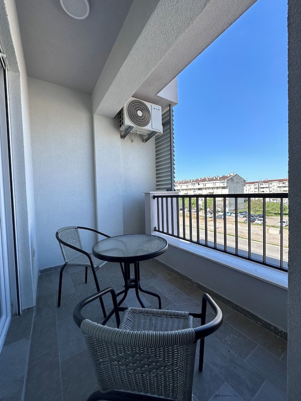 Cozy 1br W/ Garage, Top Area - Podgorica