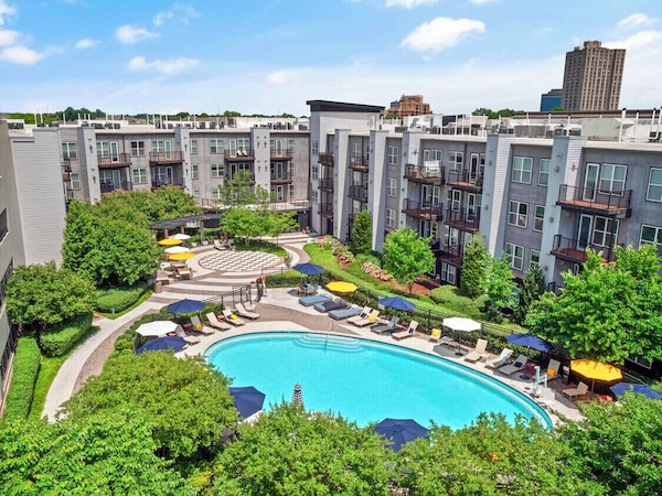 Luxury Downtown Crown Apartment Minutes From Dc - Gaithersburg, MD