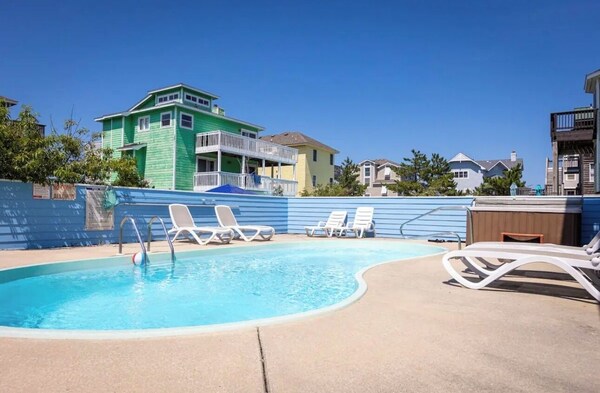 1 Min Private Beach Walk. Stylishly Renovated With Beach Views! Hot Tub & Pool! - Duck, NC