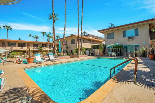 Cozy 1-bedroom Condo In Peaceful Palm Springs 1-mile From Downtown With Wifi, Ac - Palm Springs, CA