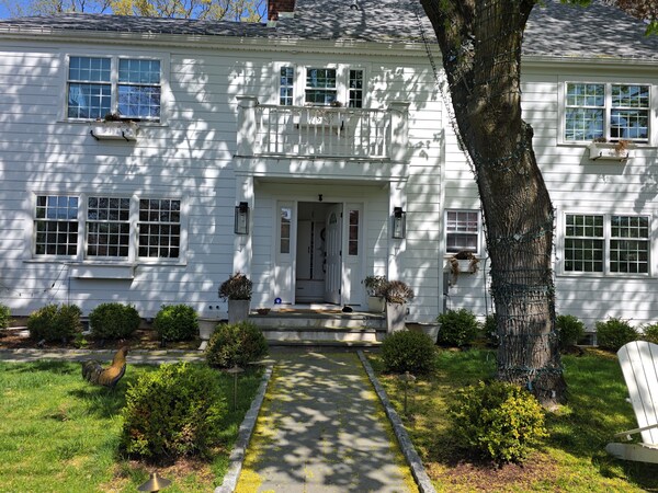 Westport Dream Home 6 Bedroom / 5 Bathroom\n\npool And Jacuzzi \N\nsteps To Town - New Canaan, CT