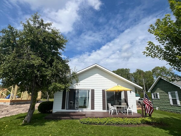 Charming 2-bedroom Cottage On Mullett Lake - Northwest Side! - 셰보이건