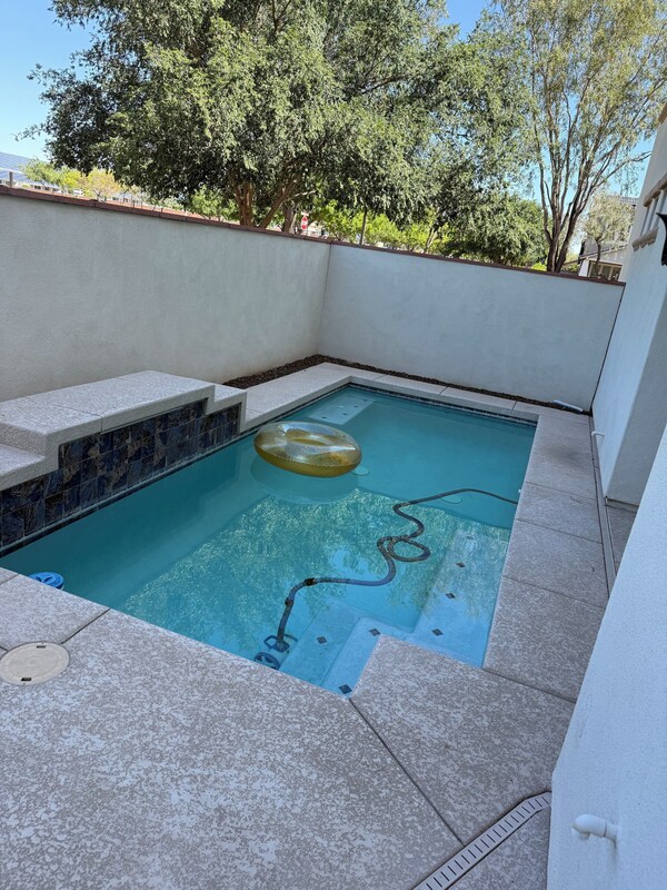 Your Surprise Adventure Begins Here!  3 /2.5 Heated Poolnear Stadiums & Hiking - 瑟普賴斯