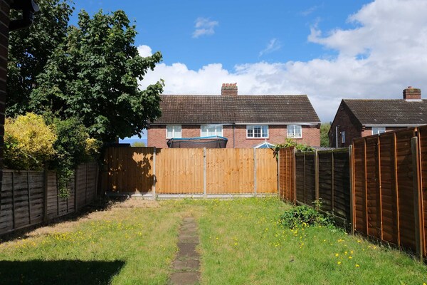 Fabulous 3 Bedroom Home With Parking In Bedford - Campton
