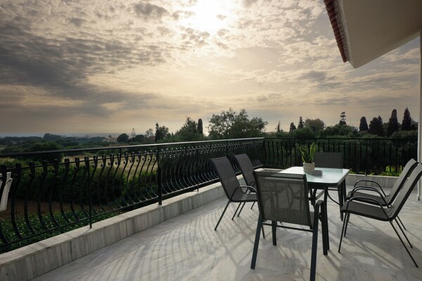 Family Friendly 3 Bedroom Apartment With Grate View. - Kefalonia