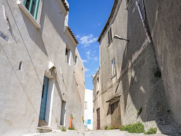 Nice Apartment For 3 Guests With Wifi, Balcony, Pets Allowed And Parking - Melissa