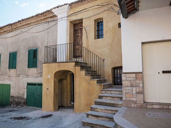 Beautiful Apartment For 4 People With Wifi, Balcony, Pets Allowed, Panoramic View And Parking - Melissa