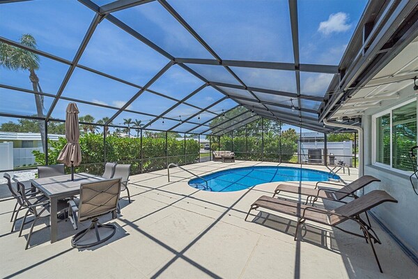Minutes To Siesta Key - Peaceful Escape W/ Heated Saltwater Pool & 2gb Wifi - Siesta Key, FL