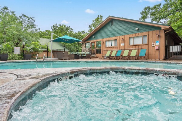 Peaceful Resort Cabin | Jetted Tub, Kings, Loft, Near Attractions - Branson, MO
