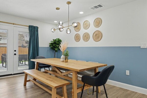 Modern Open-concept | 4-bd/3-ba With Backyard - Coppell, TX