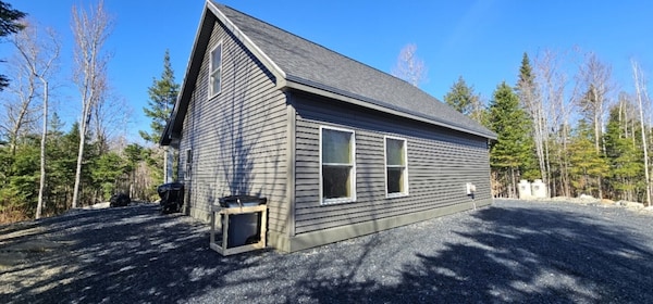 Scammon Ridge Cabin - Secluded - Pet Friendly - Greenville, ME