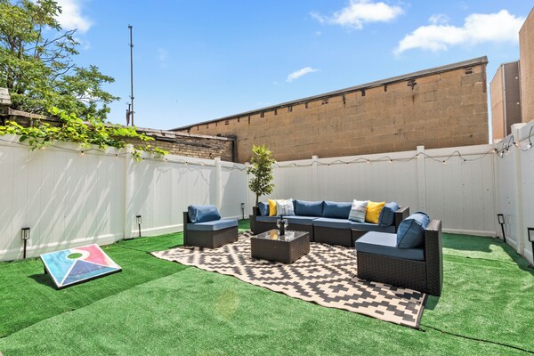 Modern 3br Mid-century Home With Game Room, Private Yard & Parking - Jersey City, NJ