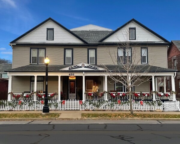 Experience The Heart Of Downtown Fort Wayne Feel Right At Home 3-bdrm With Patio - Fort Wayne, IN