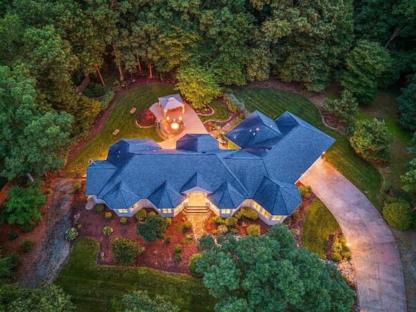 Luxury Home W/hot Tub, Pets Ok - Burlington, NC