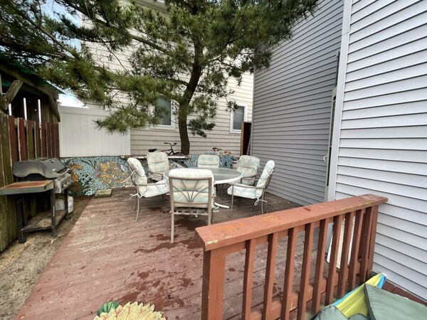 Coastal Charm Steps From The Water Your Breezy Beach Block Bungalow Awaits! - Beach Haven, NJ