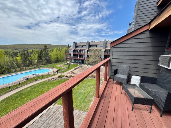 Moose Mtn Retreat Ski-in Out Condo Pool Hot Tub Fire Pits - Lutsen, MN