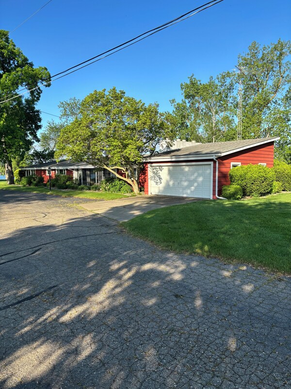 Charming 3-bedroom Lake House With Wifi, Ac In Coldwater On Morrison Lake. - Coldwater, MI
