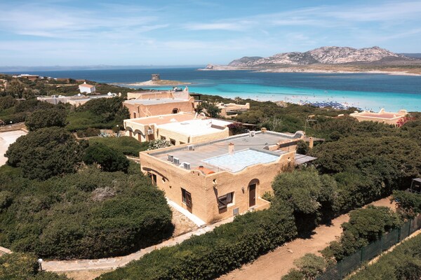 Within Walking Distance Of Pelosa Beach, With Air Conditioning And Parking - Stintino