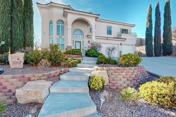 Discover The Perfect Blend Of Comfort In Our Upscale Short-term Rental - Las Cruces, NM