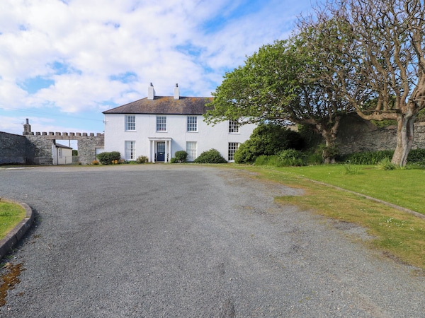 Flat 3, Pet Friendly, Character Holiday Cottage In Trearddur Bay - Trearddur Bay