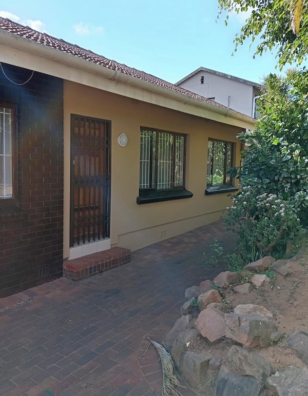 Peaceful Self Catering Family Friendly Holiday Home In A Safe Suburb Of Glenmore - Durban
