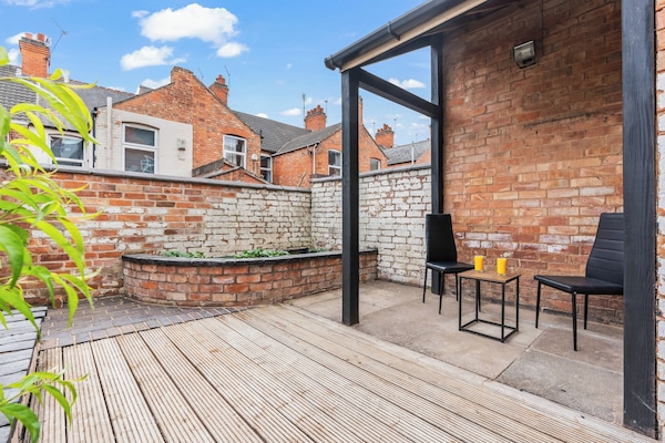Modern 4br Leicester Home | Garden | Sleeps 10 - Leicester