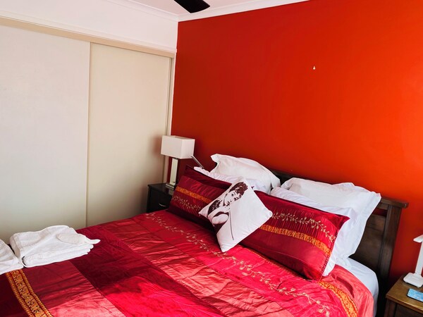 Charming Townhouse.\nrelax In Our Warm, Townhouse Just 8 Min Kirra Coolangatta. - Coolangatta