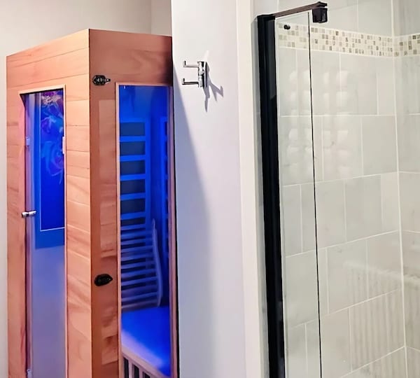 5br Hollywood-glam-themed Historic Home + Sauna, Sleeps 12 - Lancaster, PA