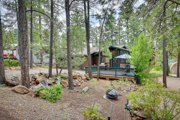Cozy 3-bedroom Cabin In The Majestic Pines Of Munds Park With Wifi, Ac - Munds Park, AZ
