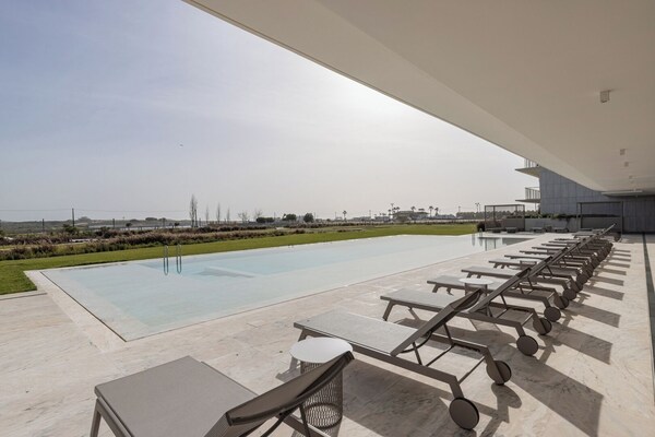 Bayline Algarve Apt  Beachfront, Spa, Lagoon View - Armação de Pêra