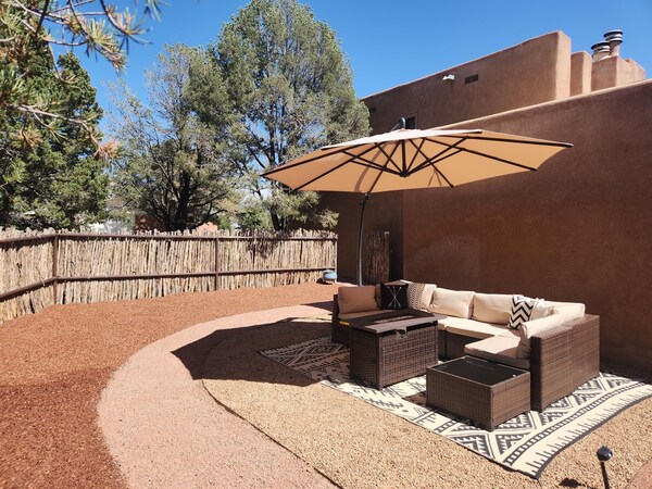 Rooftop Deck| 2300 Sq Ft| Pet Welcoming| Near I-40 - Albuquerque, NM